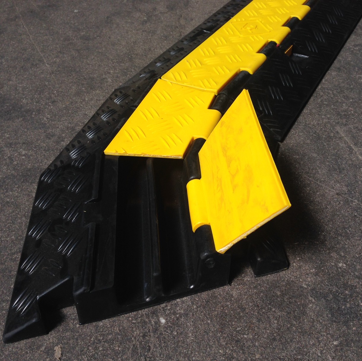 Cable Protectors, Drive Over Floor Cable Covers | Polymax India